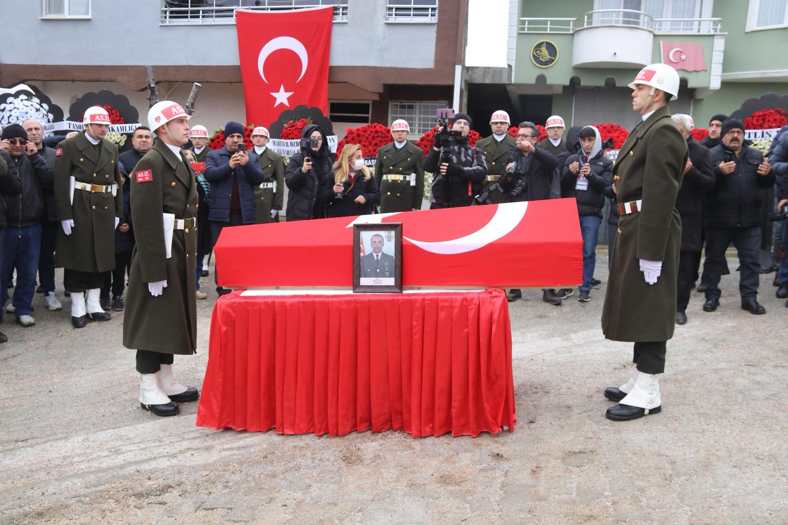 Şehit Piyade Uzman Çavuş Samet Aslan son yolculuğuna uğurlandı Şehit Piyade Uzman Çavuş Samet Aslan son yolculuğuna uğurlandı