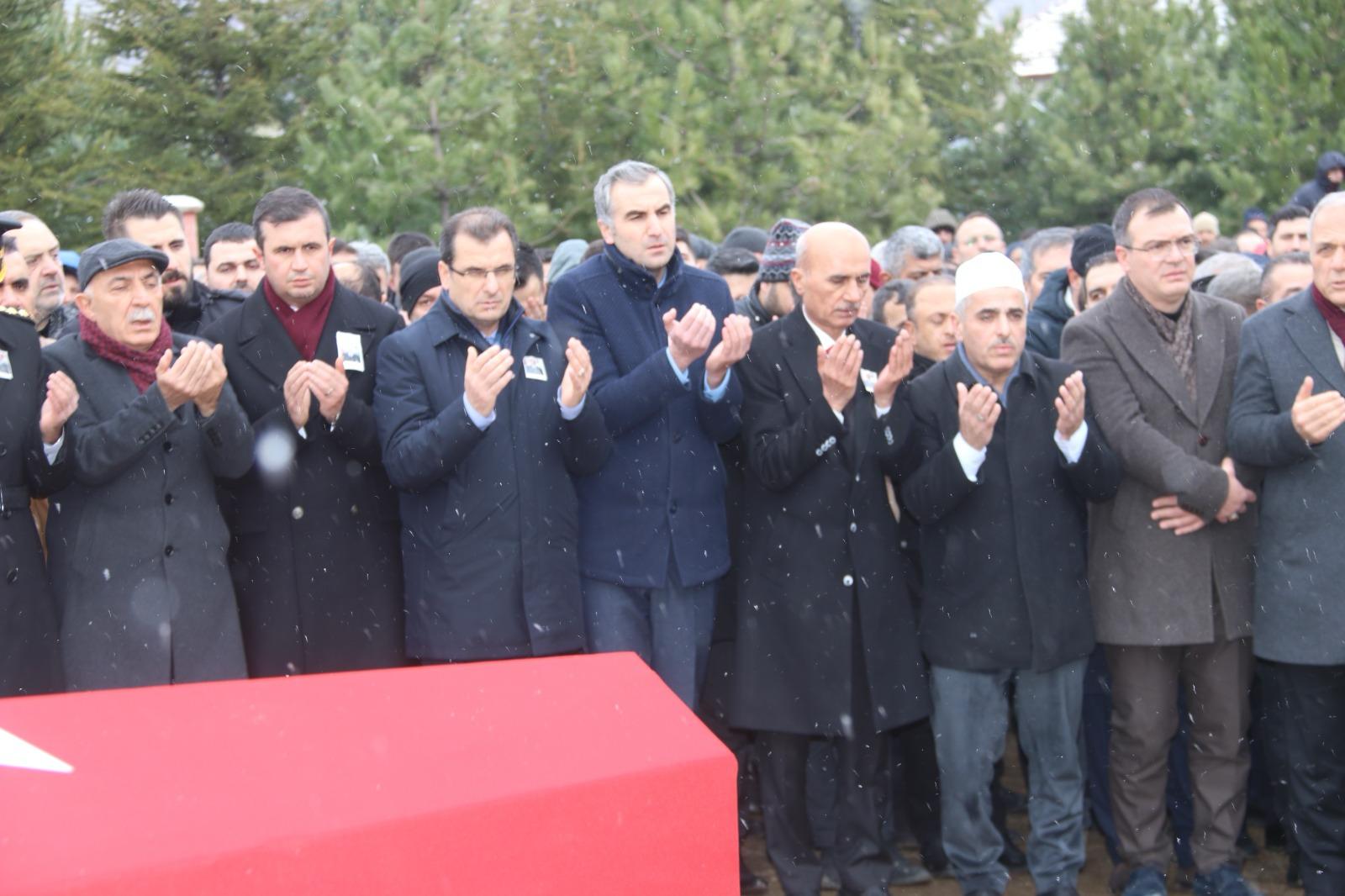 Şehit Piyade Uzman Çavuş Samet Aslan son yolculuğuna uğurlandı Şehit Piyade Uzman Çavuş Samet Aslan son yolculuğuna uğurlandı